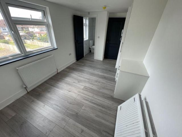 7 bedroom detached house to rent