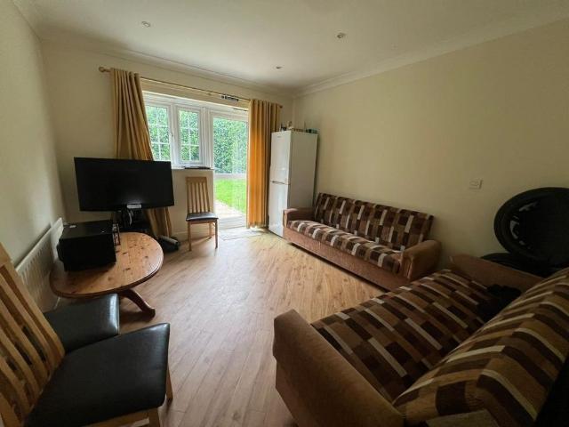 7 bedroom detached house to rent