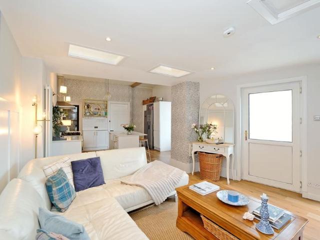 7 bedroom detached house to rent