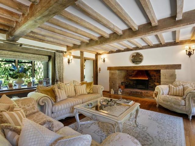 7 bedroom detached house to rent