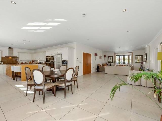 7 bedroom detached house to rent