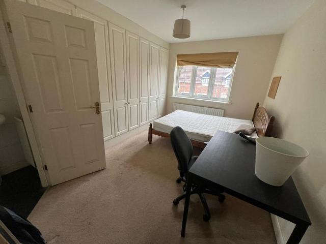 7 bedroom detached house to rent