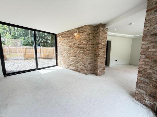 7 bedroom detached house to rent