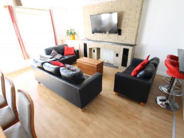 7 bedroom detached house to rent