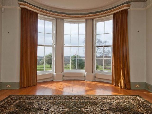 7 bedroom detached house to rent
