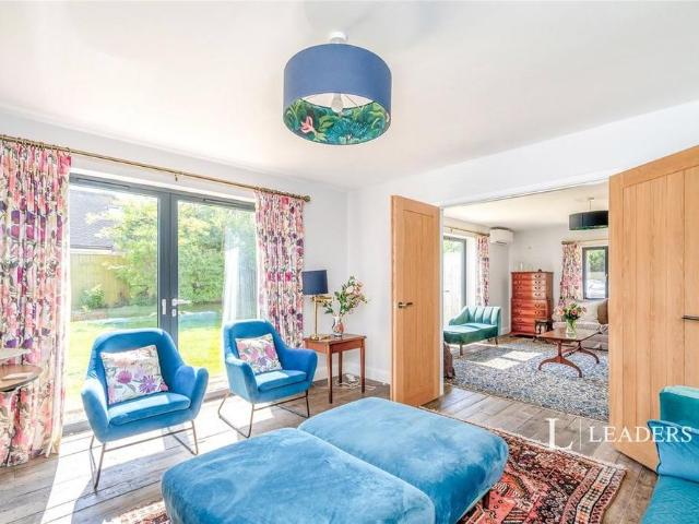 7 bedroom detached house to rent