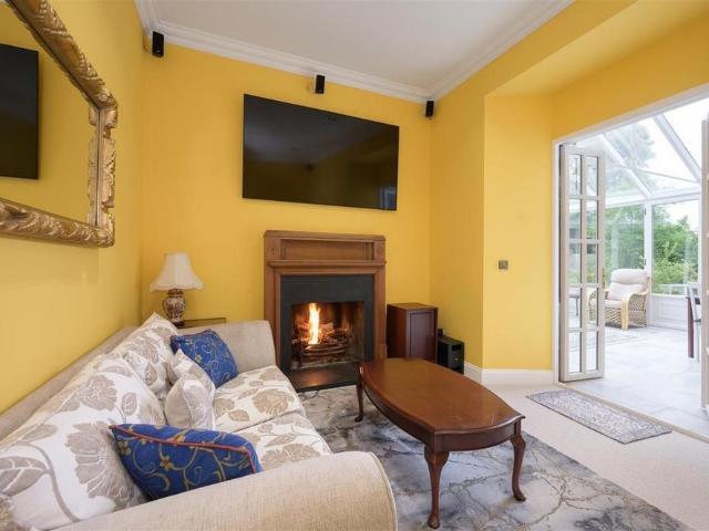 7 bedroom detached house to rent