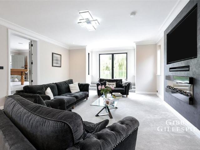 7 bedroom detached house to rent