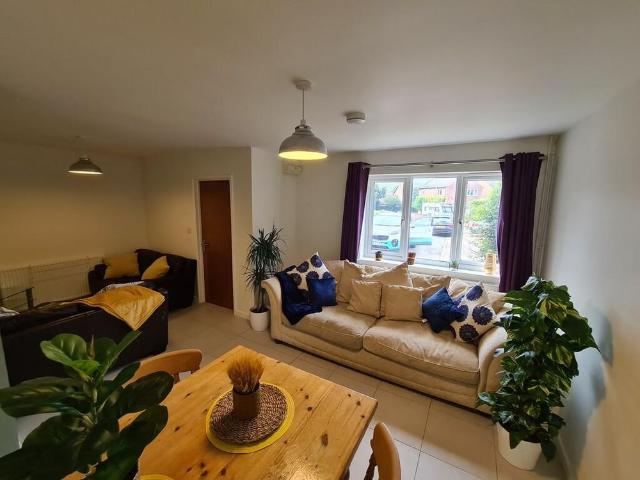 7 bedroom detached house to rent