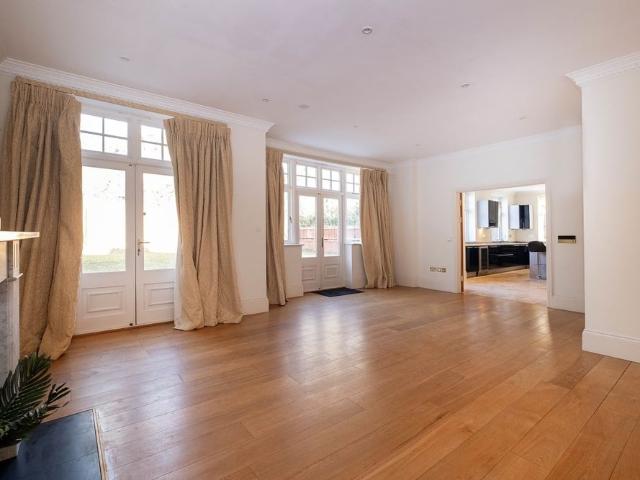 7 bedroom detached house to rent