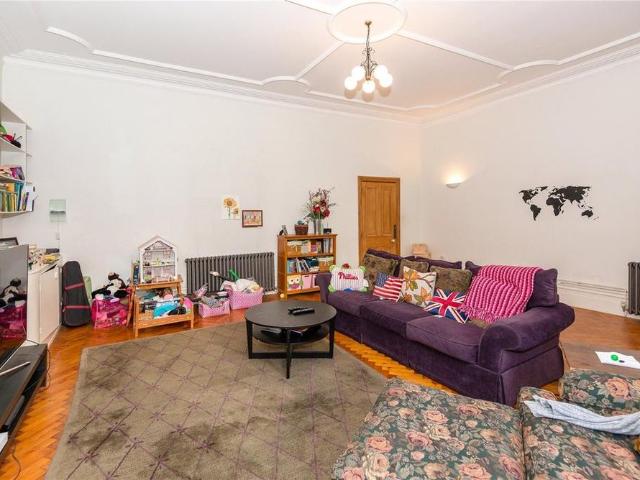 7 bedroom detached house to rent