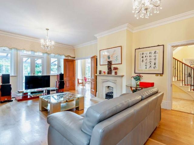 7 bedroom detached house to rent