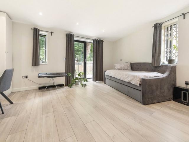 7 bedroom detached house to rent