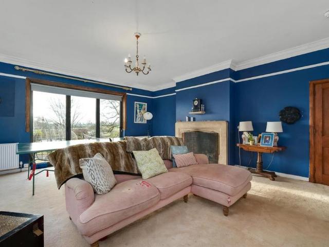 7 bedroom detached house to rent