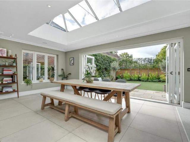 7 bedroom detached house to rent