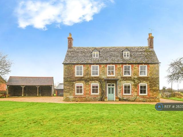 7 bedroom detached house to rent
