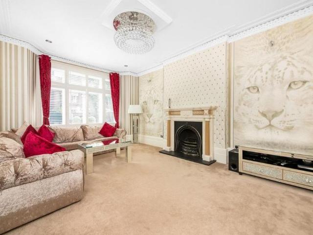 7 bedroom detached house to rent