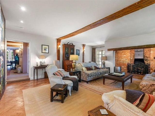 7 bedroom detached house to rent