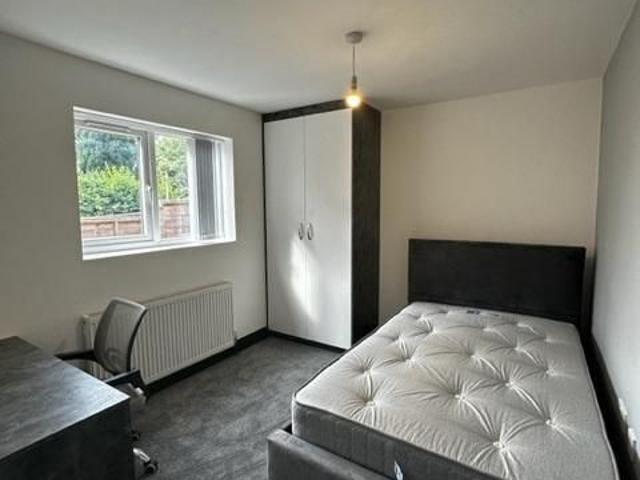 7 bedroom detached house to rent