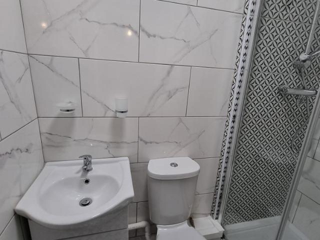 7 bedroom detached house to rent