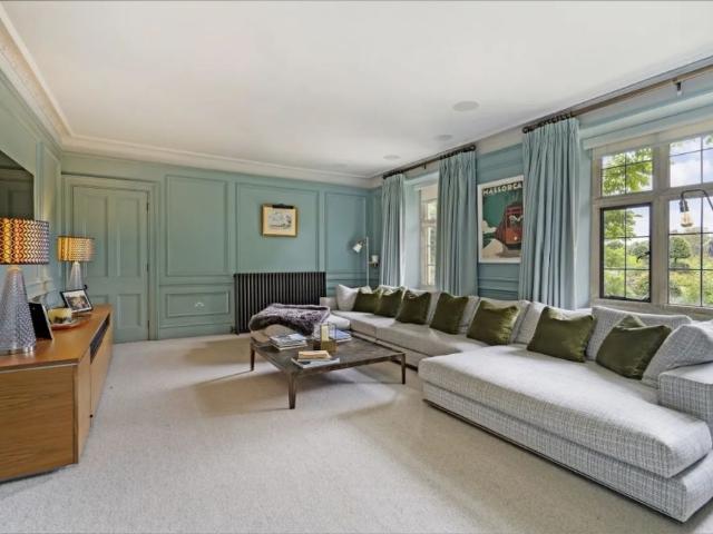 7 bedroom detached house to rent
