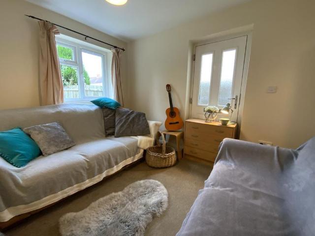 7 bedroom detached house to rent