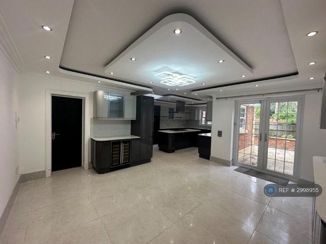 7 bedroom detached house to rent