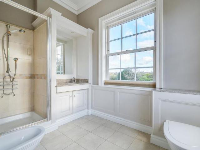 7 bedroom detached house to rent