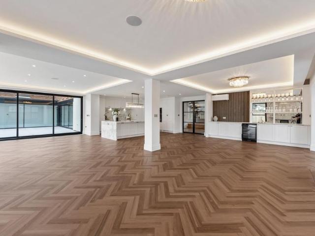 7 bedroom detached house to rent