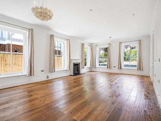 7 bedroom detached house to rent