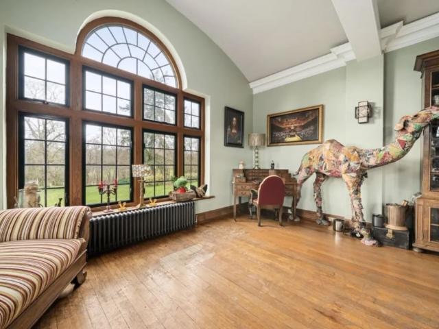 7 bedroom detached house to rent