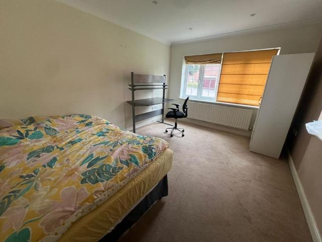7 bedroom detached house to rent