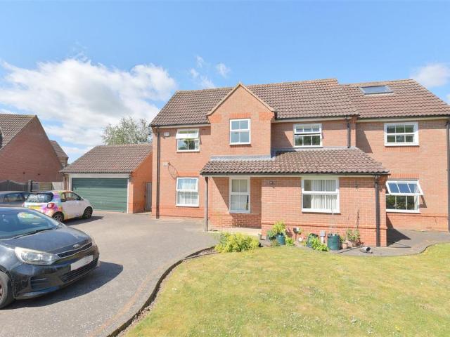 7 bedroom detached house to rent