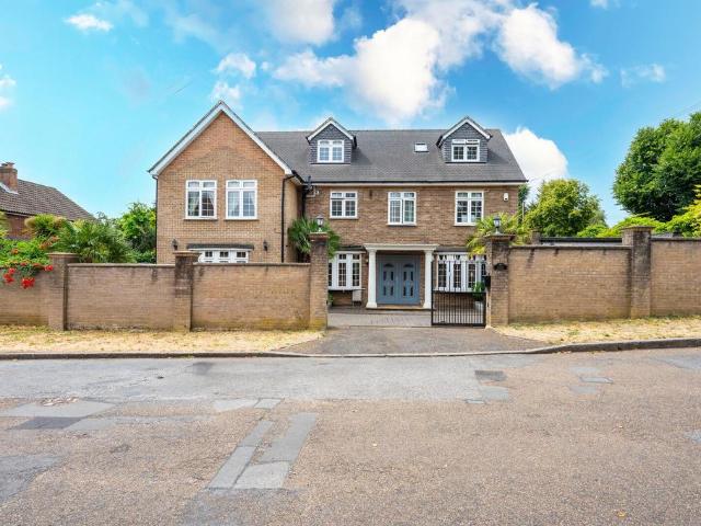 7 bedroom detached house to rent