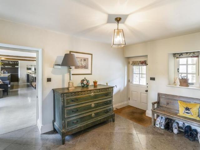 7 bedroom detached house to rent