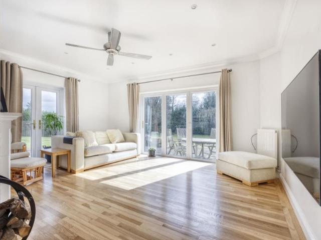 7 bedroom detached house to rent
