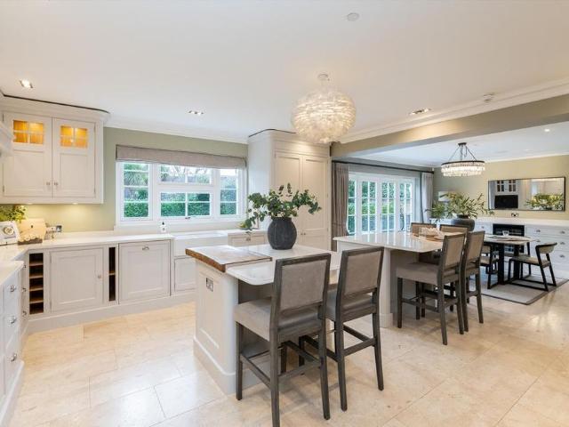 7 bedroom detached house to rent