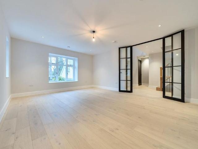 7 bedroom detached house to rent