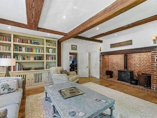 7 bedroom detached house to rent