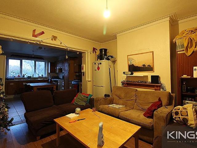 7 bedroom detached house to rent