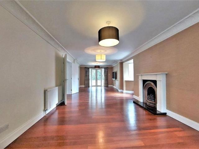 7 bedroom detached house to rent