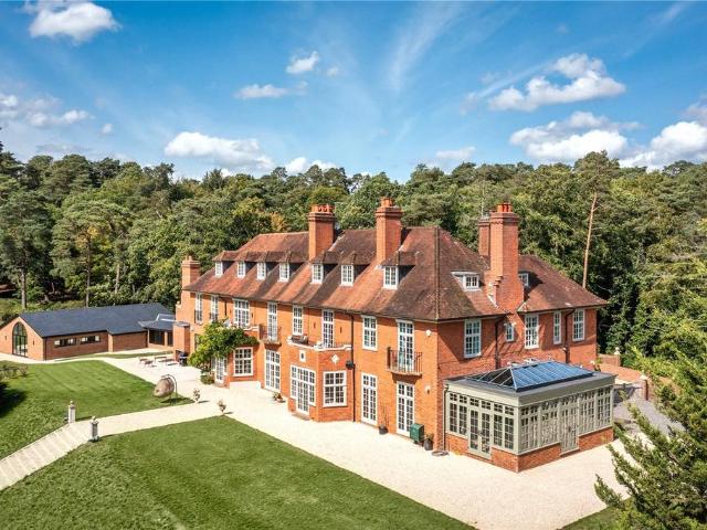 7 bedroom detached house to rent