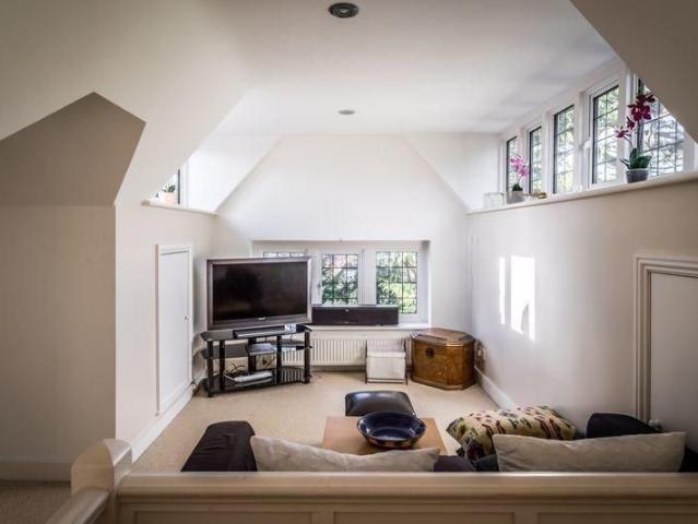7 bedroom detached house to rent