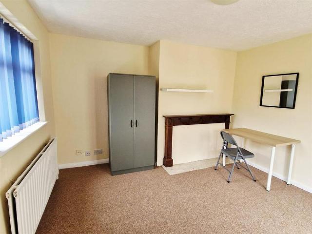 7 bedroom detached house to rent