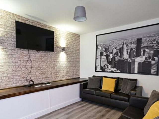 7 Bedroom Detached House To Rent In Bedroom / Lower Road / Spare Rooms, NG9