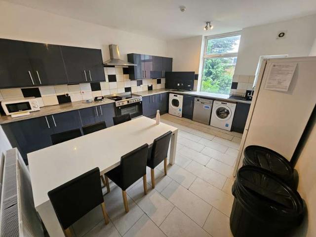 7 Bedroom End Of Terrace House