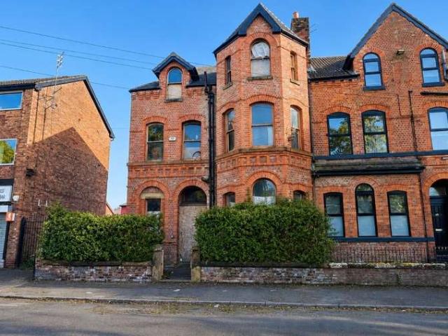 7 Bedroom End Of Terrace House