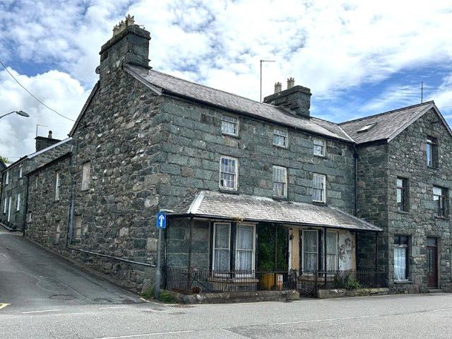 7 bedroom end of terrace house for sale