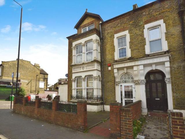 7 bedroom end of terrace house for sale