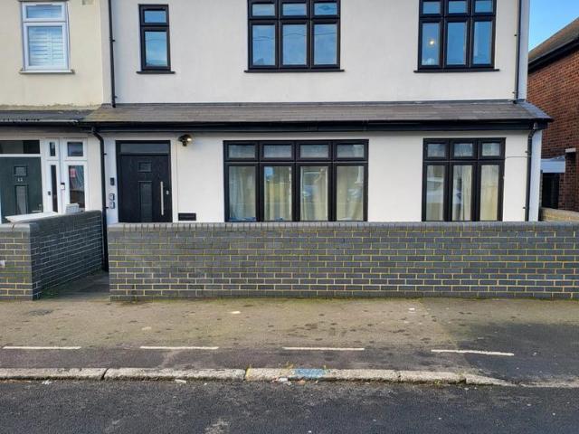 7 bedroom end of terrace house for sale